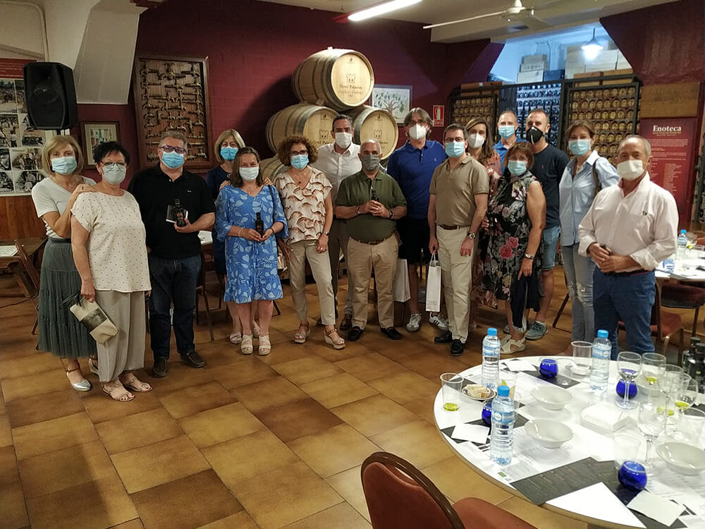 La exposición "El ciclo de la viña", de la Ruta del Vino Rioja Oriental ...